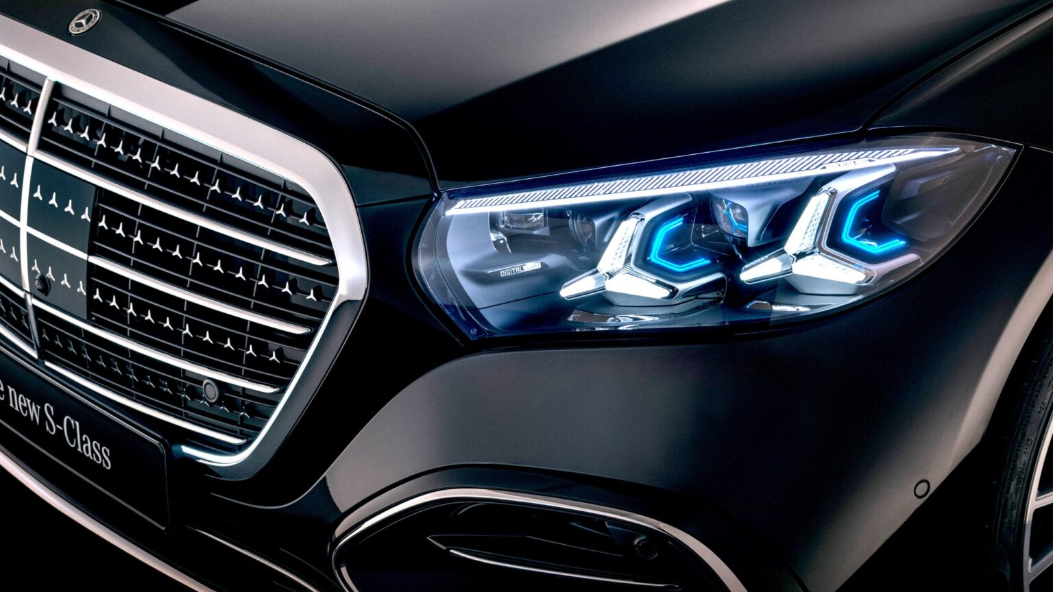 Mercedes S-Class: Revolutionary Headlights Illuminate the Future of ...